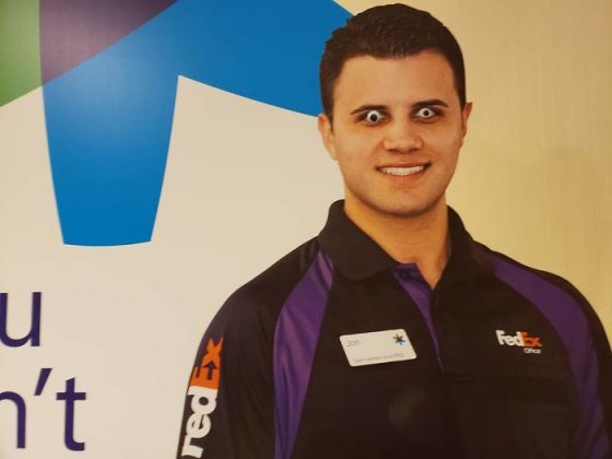 FedEx วางป้ายโฆษณาในงาน Dragon Con จนผู้คนมาช่วยแต่งเติมให้มันเจ๋งขึ้น ...