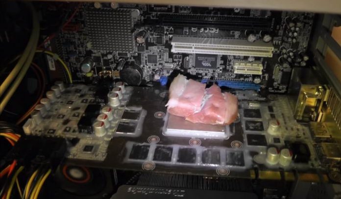 ยูทูปเบอร์หนุ่มสร้างชื่อด้วยการย่างเนื้อบน CPU แถมยังดูน่ากินกว่าที่คุณ ...