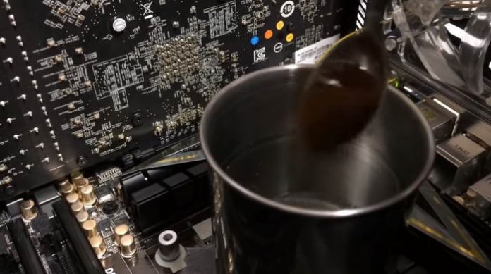 ยูทูปเบอร์หนุ่มสร้างชื่อด้วยการย่างเนื้อบน CPU แถมยังดูน่ากินกว่าที่คุณ ...