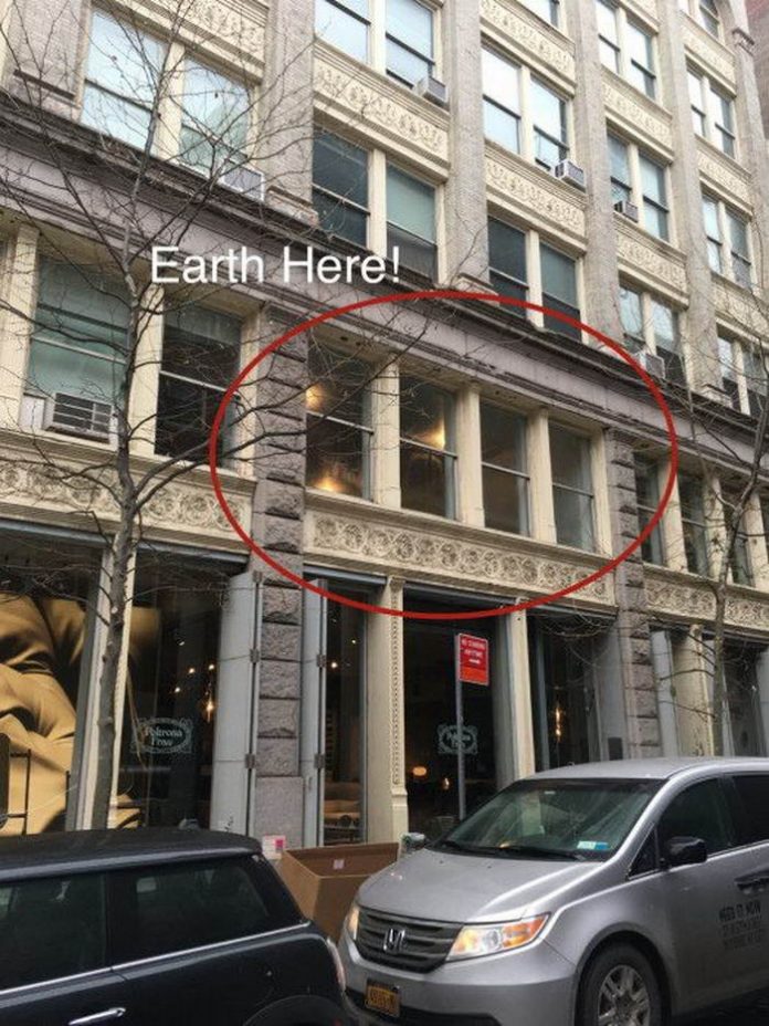 Earth Room ห้องที่เต็มไปด้วยดิน 140 ตัน คืองานศิลปะที่มีคนดูเป็นร้อย ...