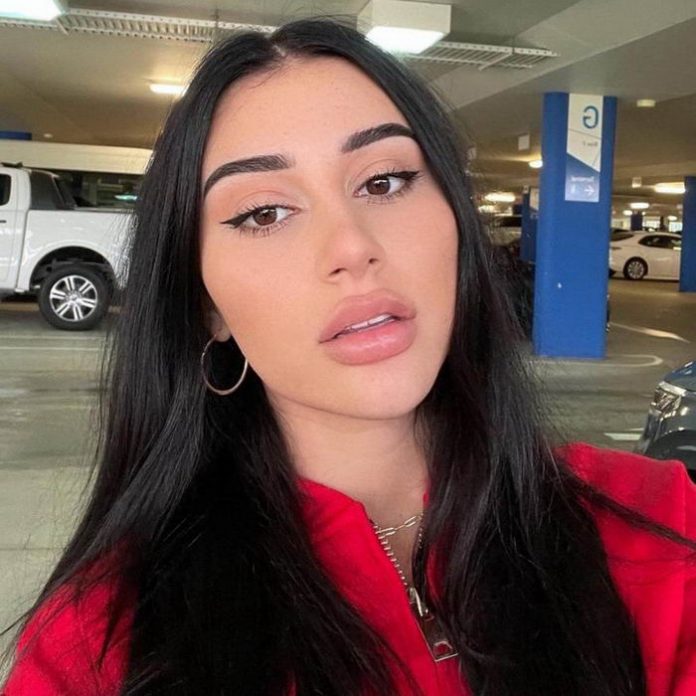 สาวออสซี่โดนดราม่าหลังอ้างว่าร้องไห้ไม่หยุดในรถหรูขณะขับผ่านย่านคนจน ...