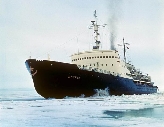 ภารกิจช่วยวาฬเบลูกา 2,000 ตัวที่ติดในน้ำแข็งด้วยดนตรีคลาสสิก - เพชรมายา